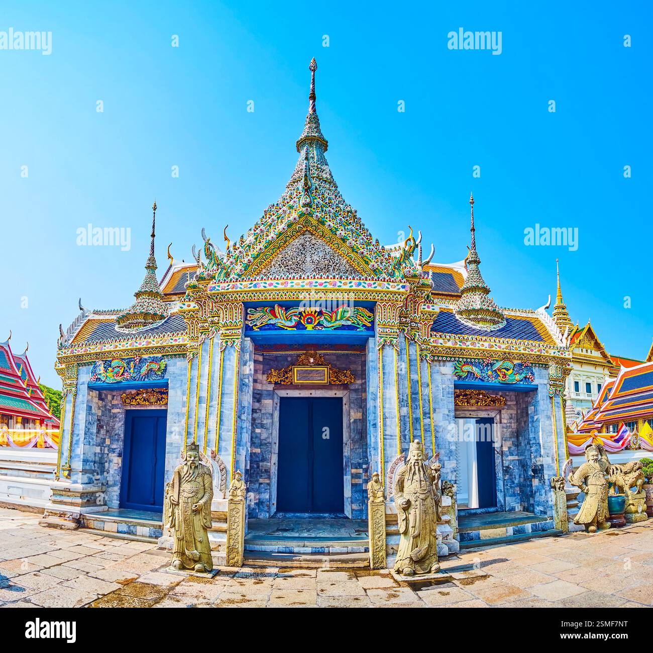 BANGKOK, THAILAND - MAY 12, 2019: The carved Gate with stone chineese ...