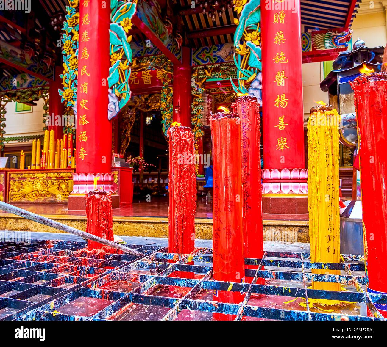 BANGKOK, THAILAND - MAY 12, 2019: The burning Chinese candles at Kuan ...