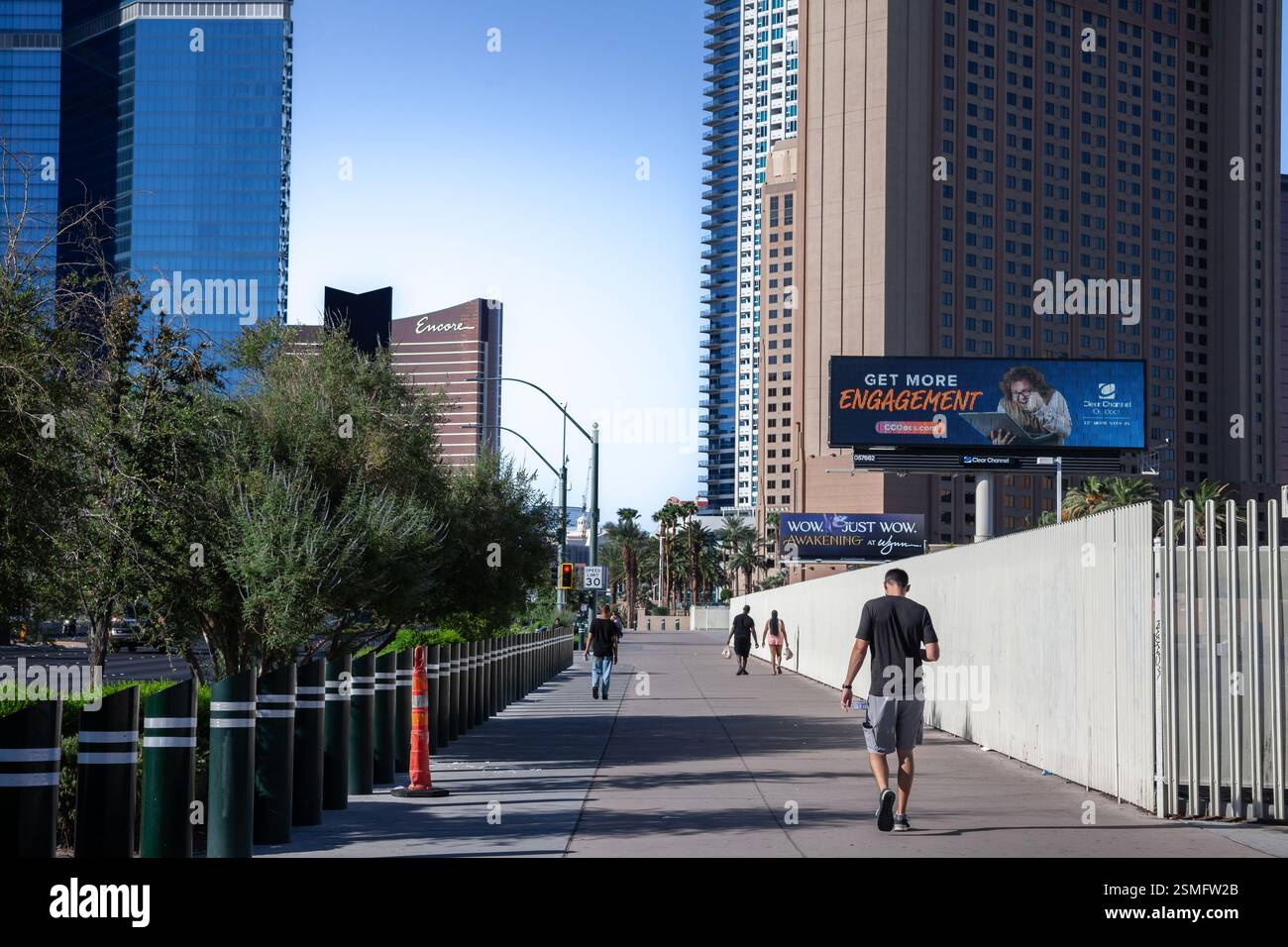 LAS VEGAS, AUGUST 21, 2024: Pedestrians walk under a clear sky along ...