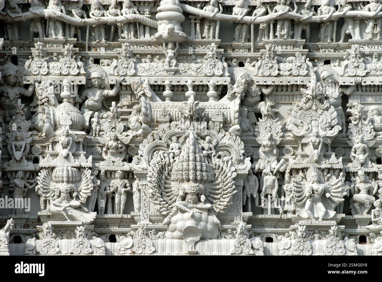 Gopuram of Thanumalayan temple dedicated to Sri Sthanumalayan at ...