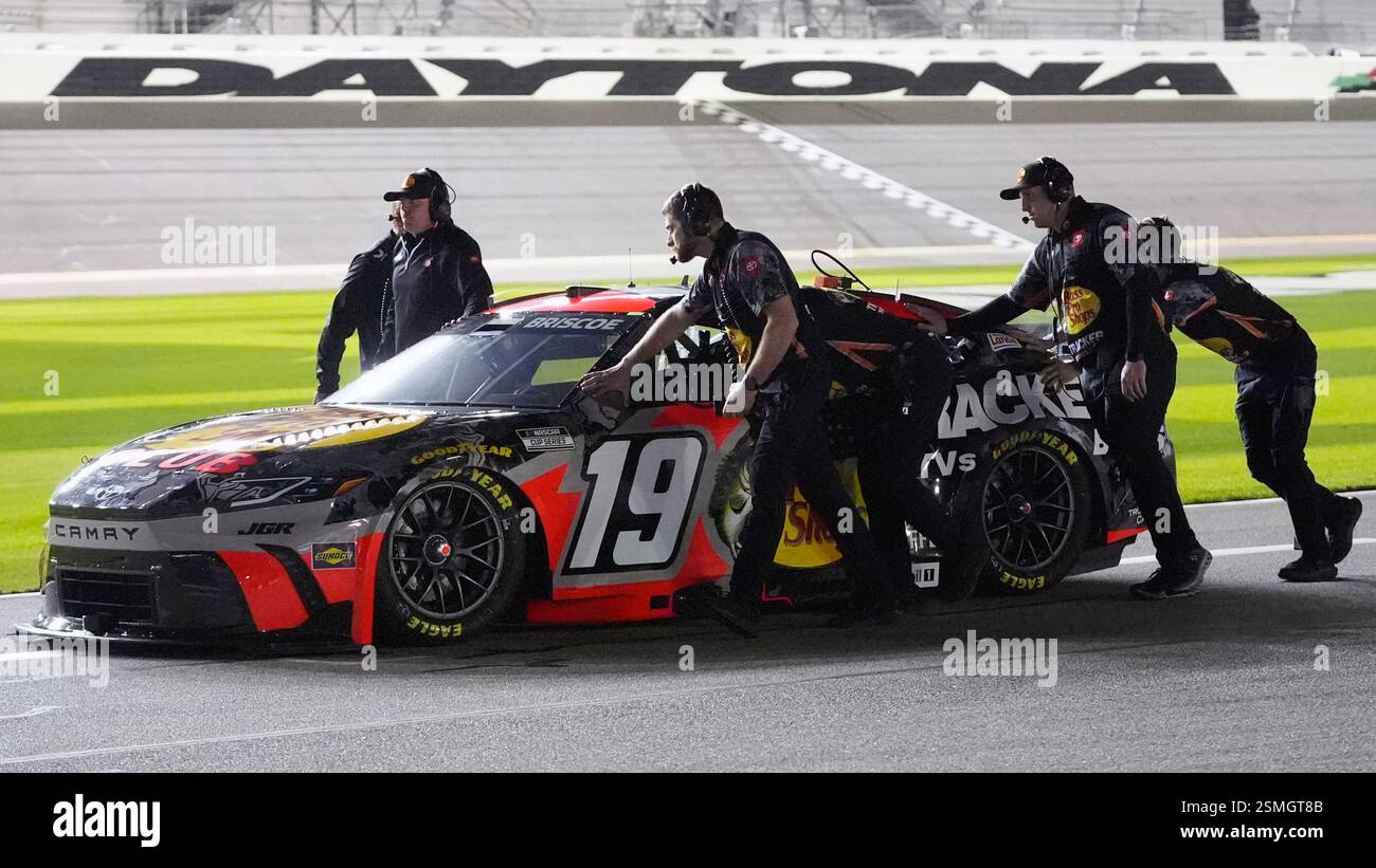 Chase Briscoe's crew pushes his car along the pit road during ...