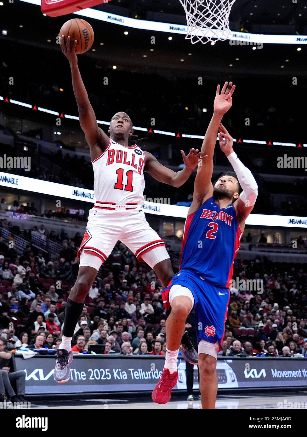 Chicago Bulls guard Ayo Dosunmu, left, drives to the basket against ...