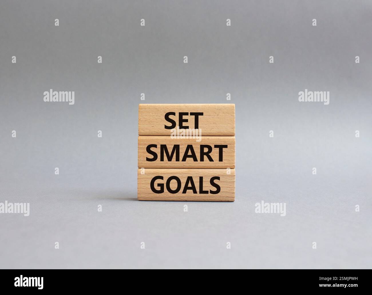 Set smart goals symbol. Concept words Set smart goals on wooden blocks ...