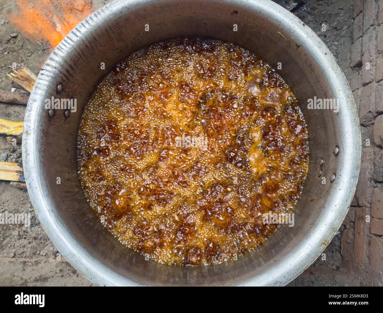 Golden bubbling oil in deep hi-res stock photography and images - Alamy
