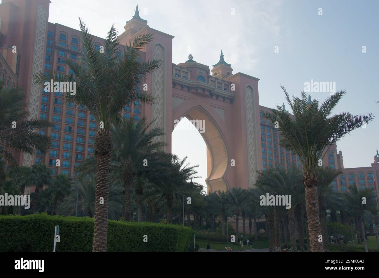 Dubai's iconic pink Atlantis hotel boasts a majestic archway entrance ...