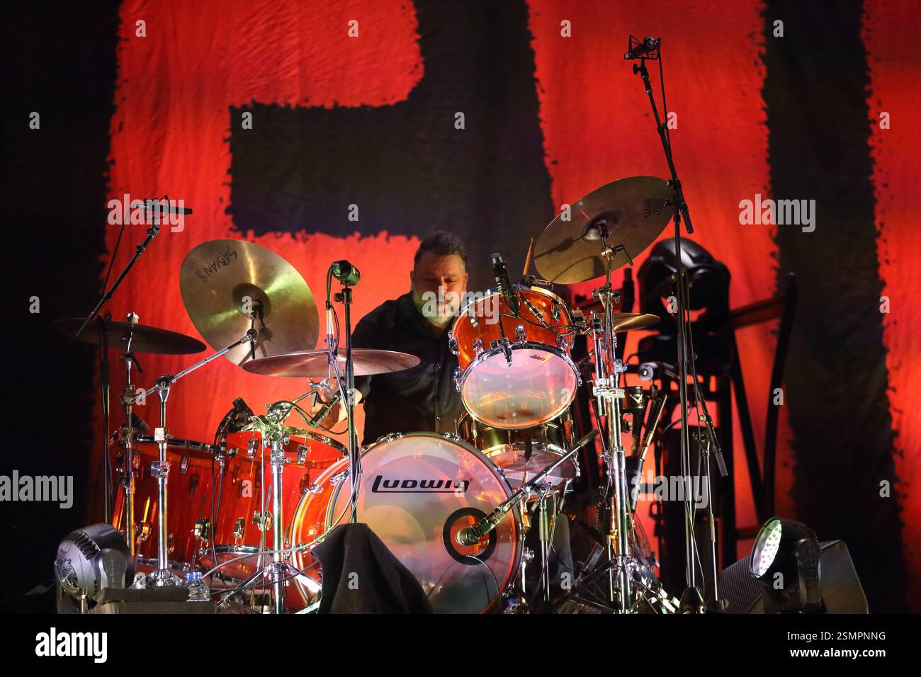 Brandon Barnes von der Band Rise Against bei einem Konzert im Velodrom ...