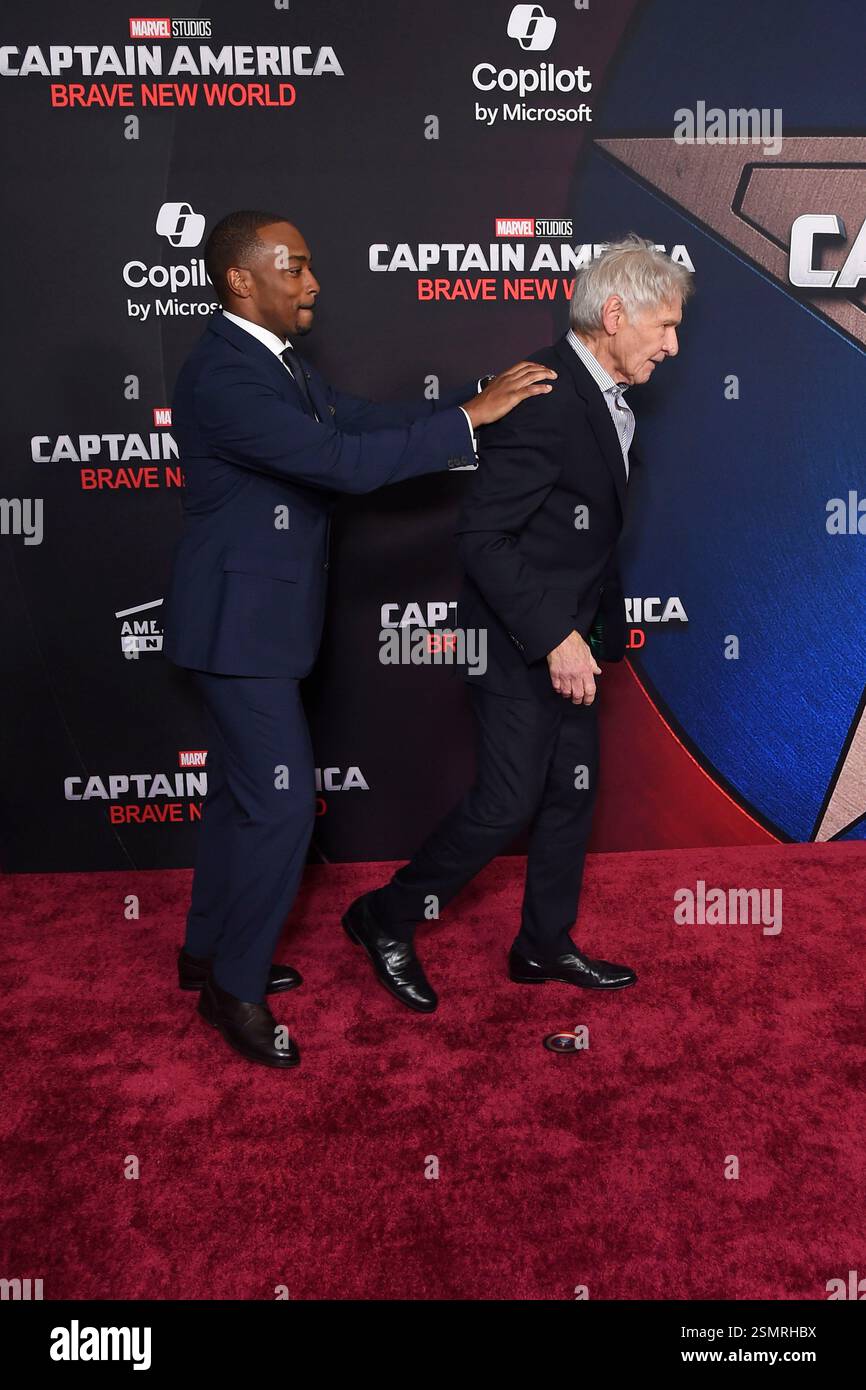 Anthony Mackie und Harrison Ford bei der Weltpremiere des Kinofilms ...