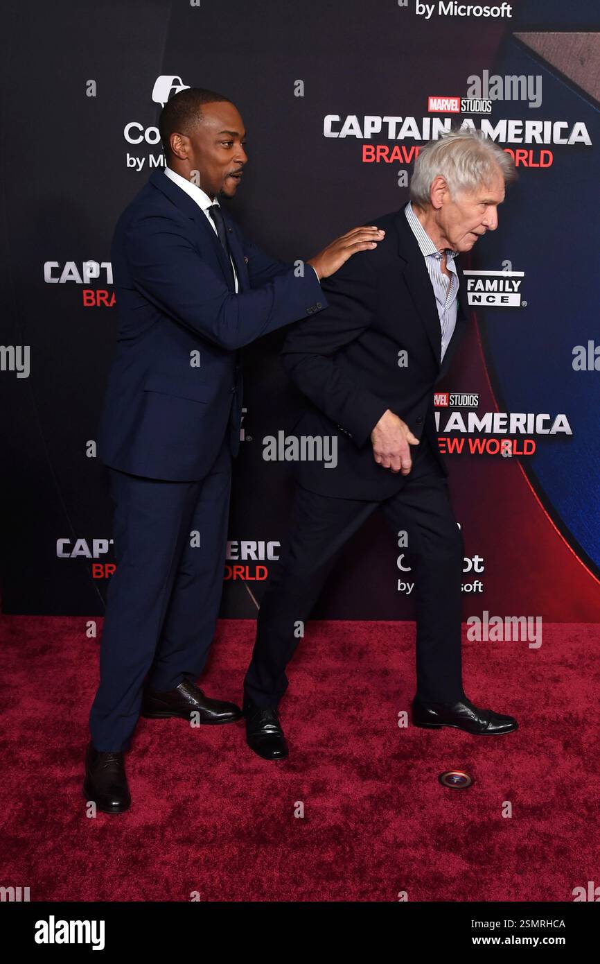 Anthony Mackie und Harrison Ford bei der Weltpremiere des Kinofilms ...