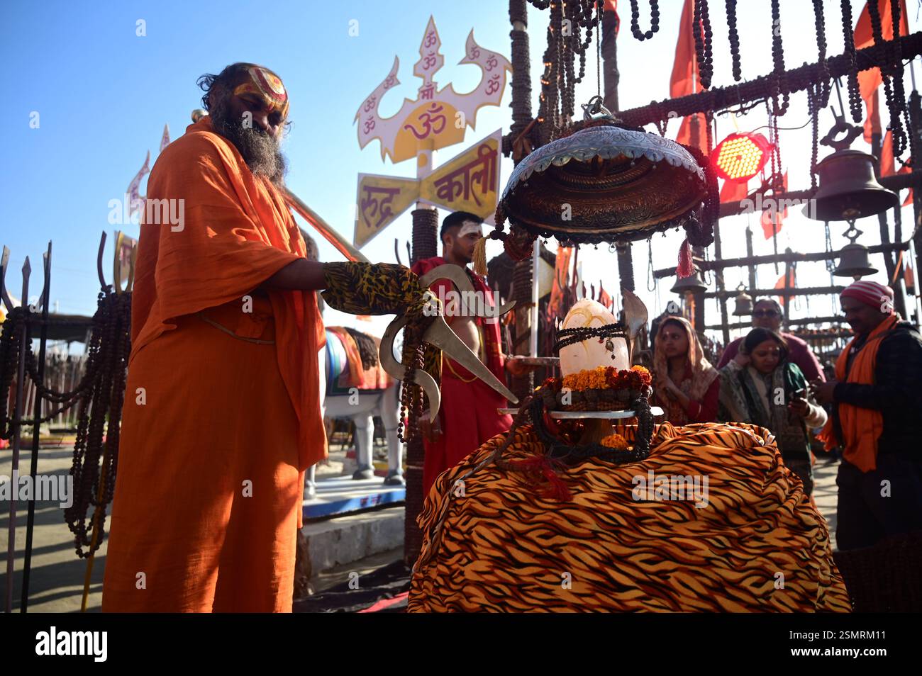 Prayagraj, Uttar Pradesh, India. 13th Feb, 2025. Prayagraj: A sadhu ...