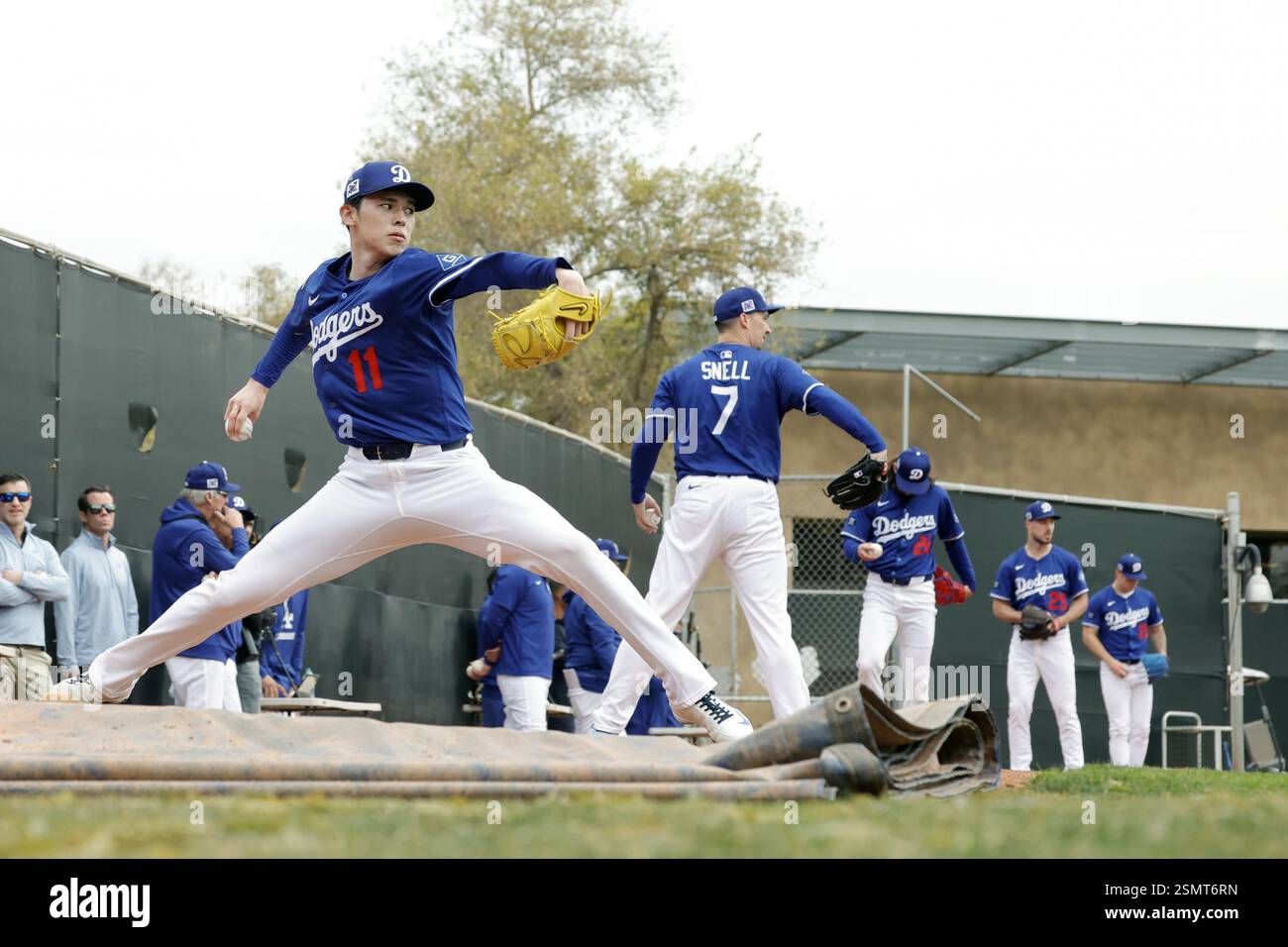 Rookie pitcher Roki Sasaki (far L), Blake Snell and other Los Angeles ...