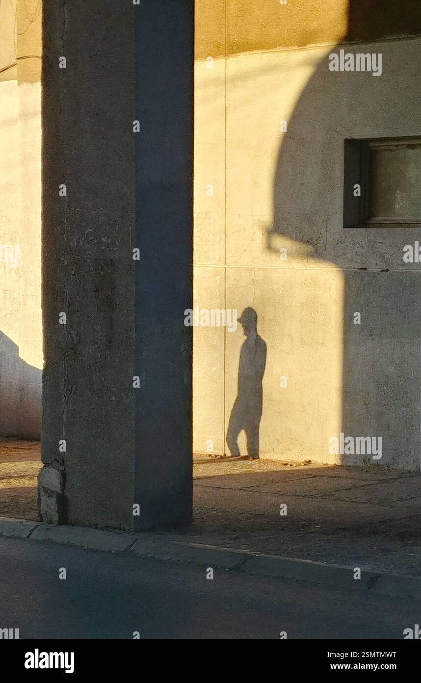 Urban golden shadow hi-res stock photography and images - Alamy