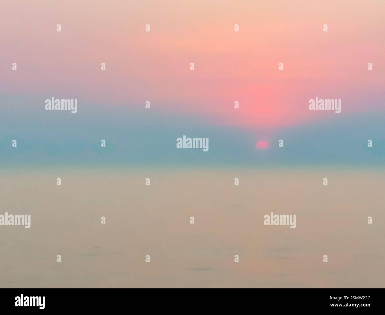 Sunset sky over shiny sea hi-res stock photography and images - Alamy