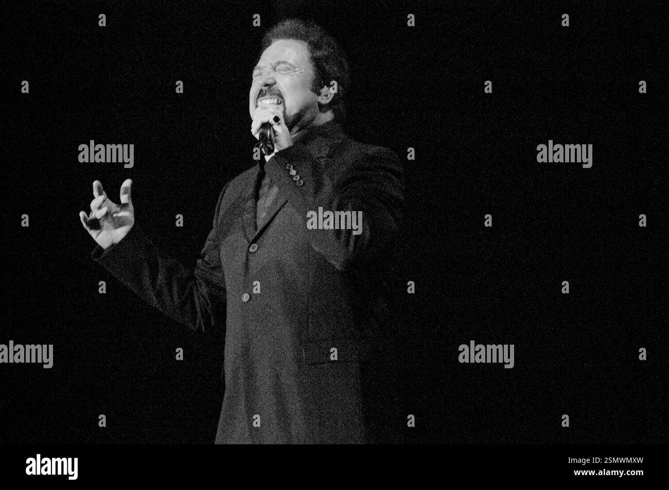 TOM JONES, HOMETOWN CONCERT, 2003: 63-year-old Welsh singing legend TOM ...