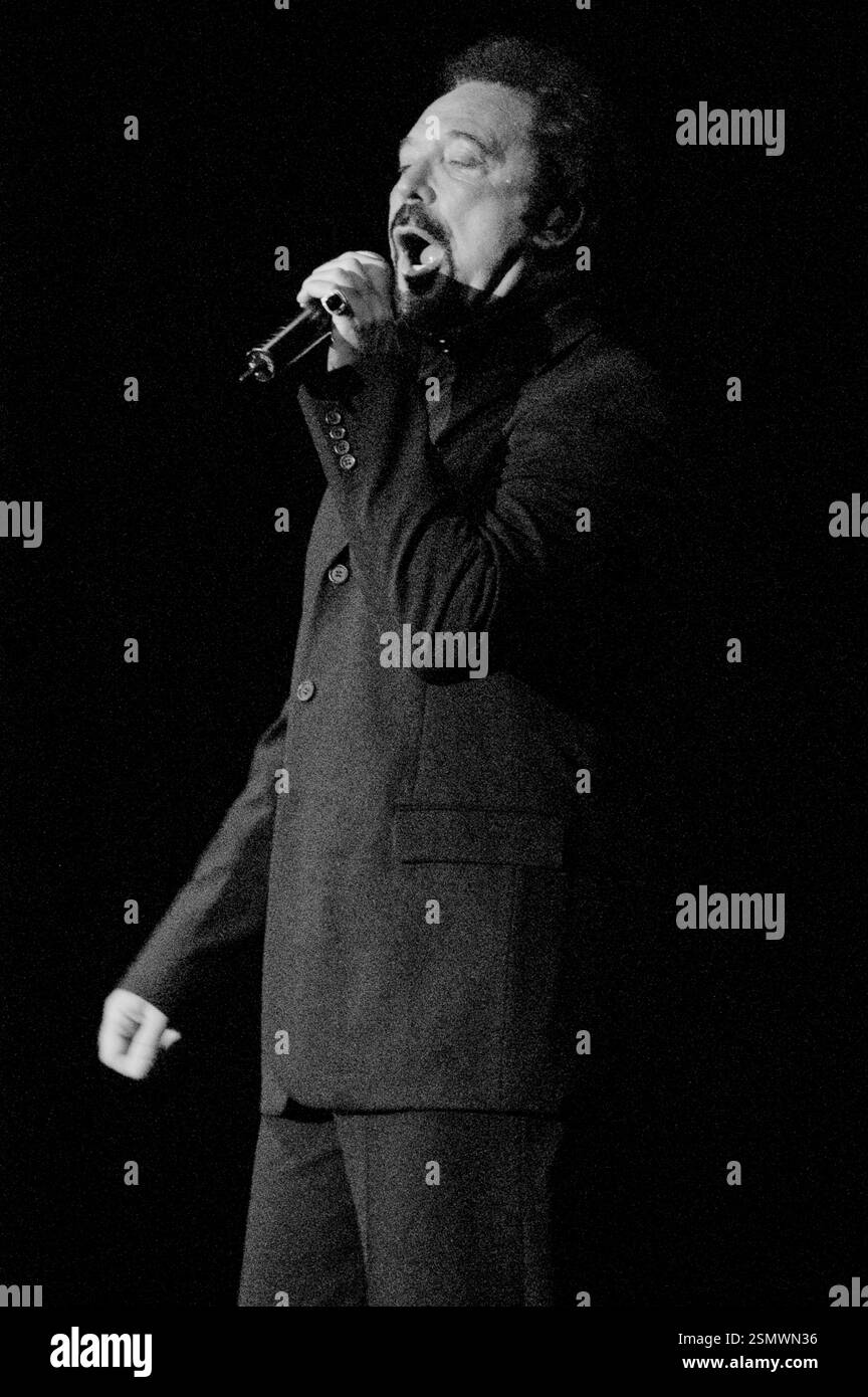 TOM JONES, HOMETOWN CONCERT, 2003: 63-year-old Welsh singing legend TOM ...