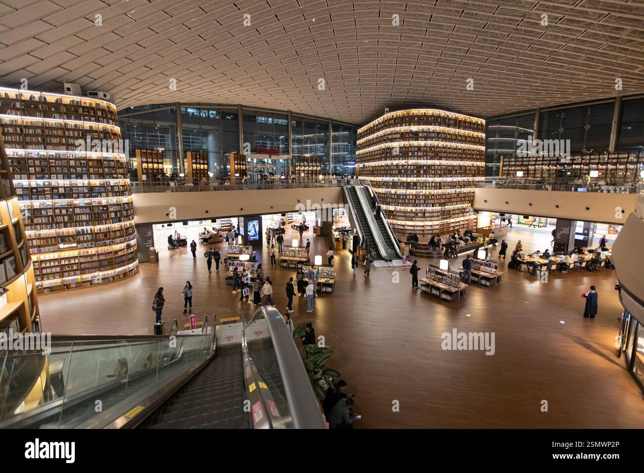 Seoul, South Korea - 25-03-2024: Starfield Library, famous tourist ...