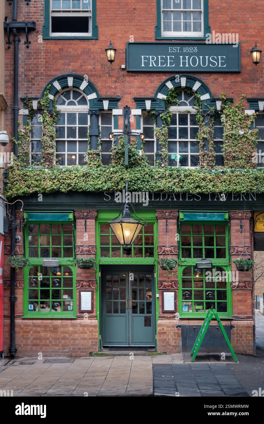 Victorian pub hi-res stock photography and images - Alamy