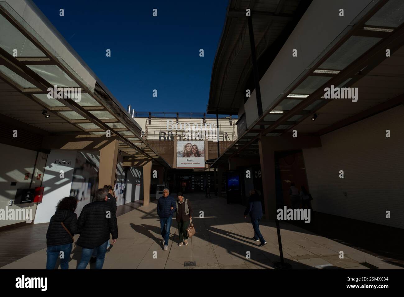 Customers and visitors during the reopening of most of the stores of ...