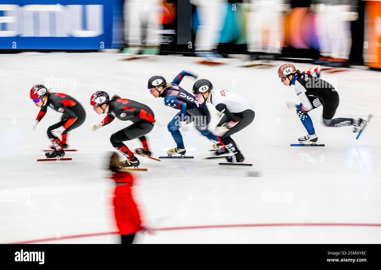 BOUTIN Kim CAN leads SARAULT Courtney CAN during the ISU Short Track ...