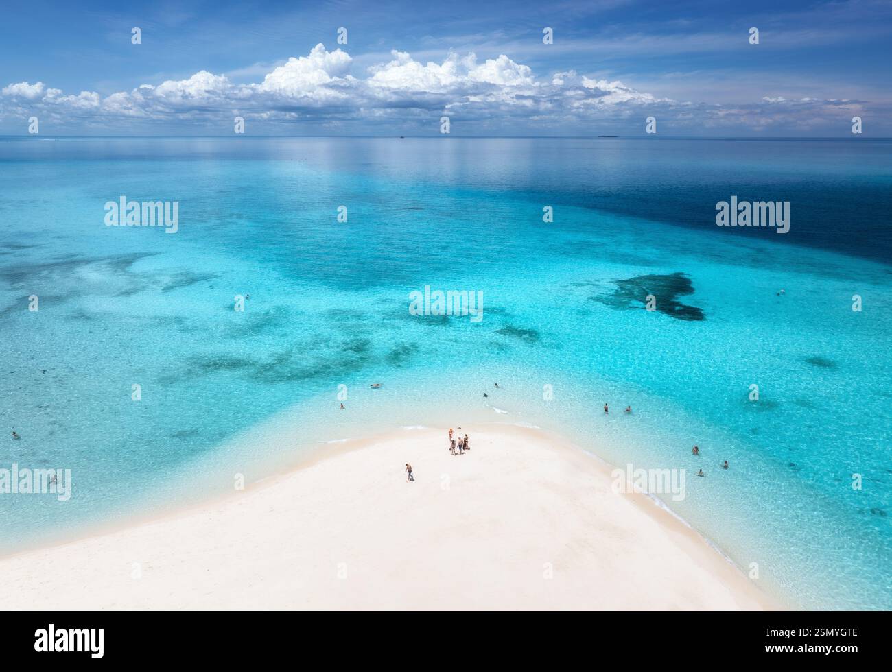 Aerial view of island, sandbank in ocean, sandy beach, blue sea Stock ...