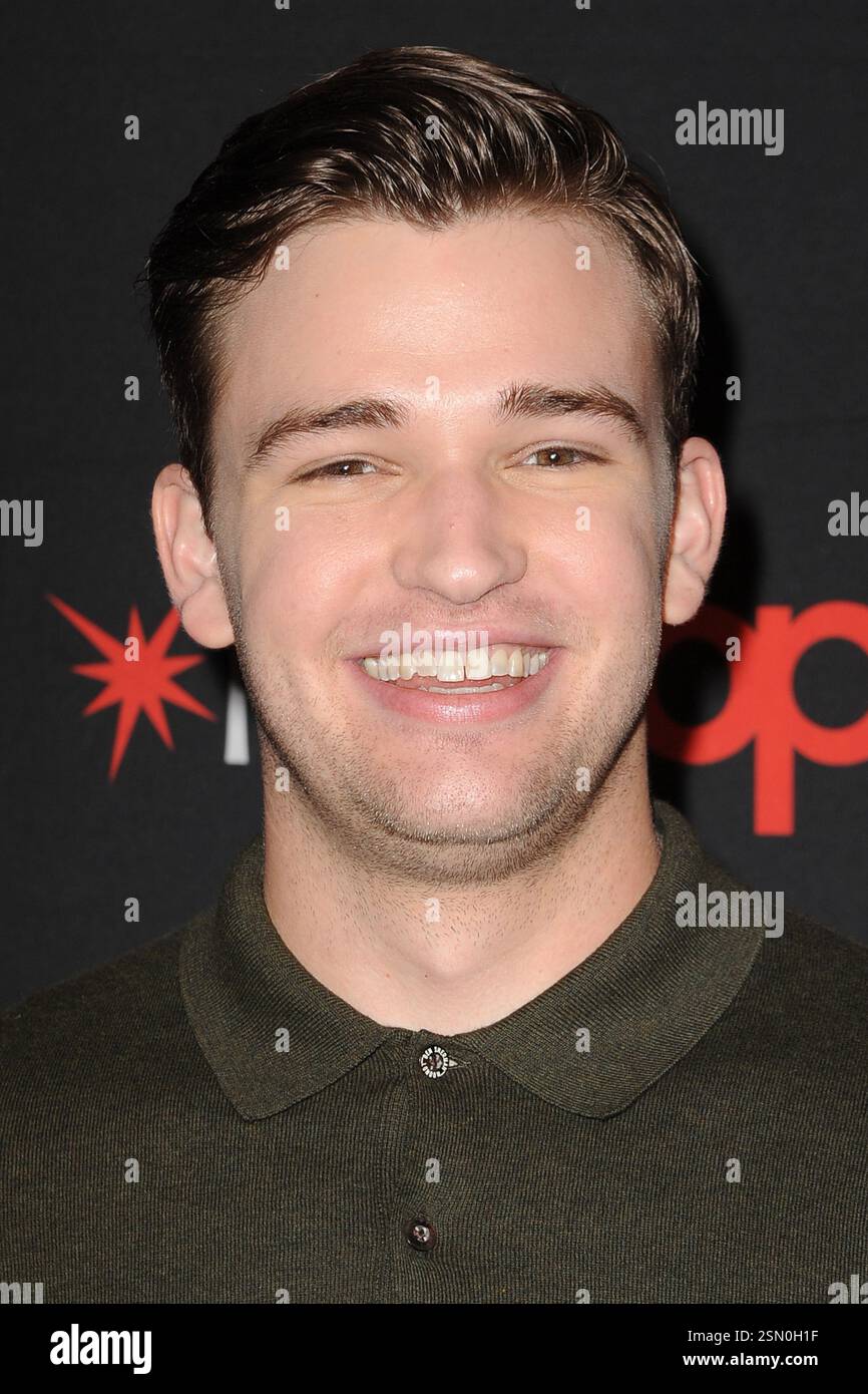 the cast of Freeform's 'Beyond' made an appearance at New York Comic ...