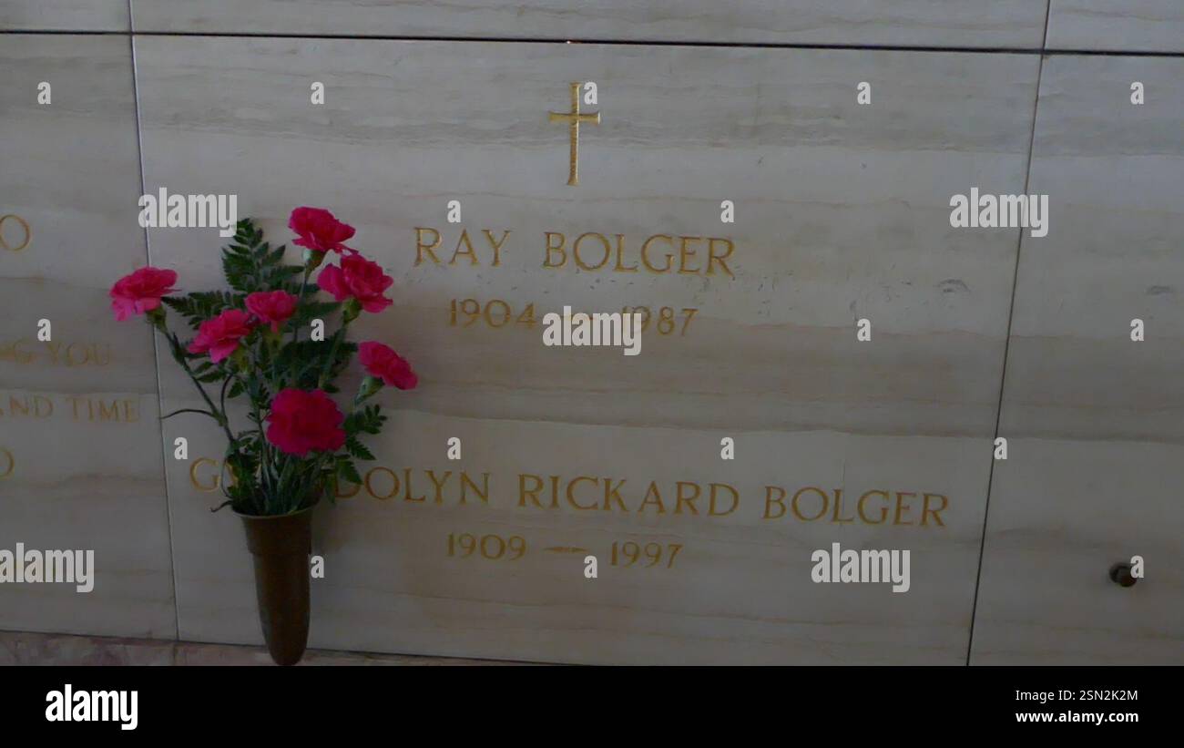 Culver City, California, USA 11th February 2025 Actor Ray Bolger Grave ...