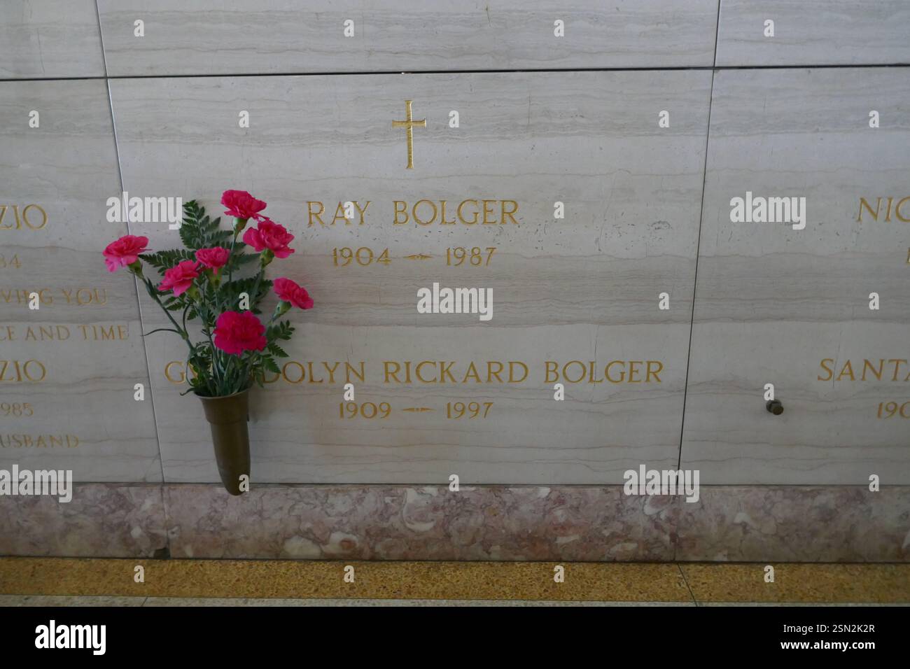 Culver City, California, USA 11th February 2025 Actor Ray Bolger Grave ...