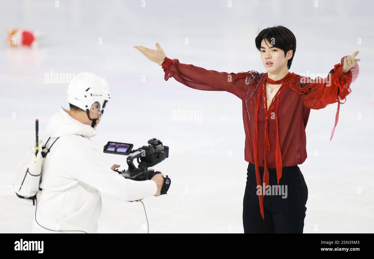 Harbin, China's Heilongjiang Province. 13th Feb, 2025. Cha Junhwan (R ...