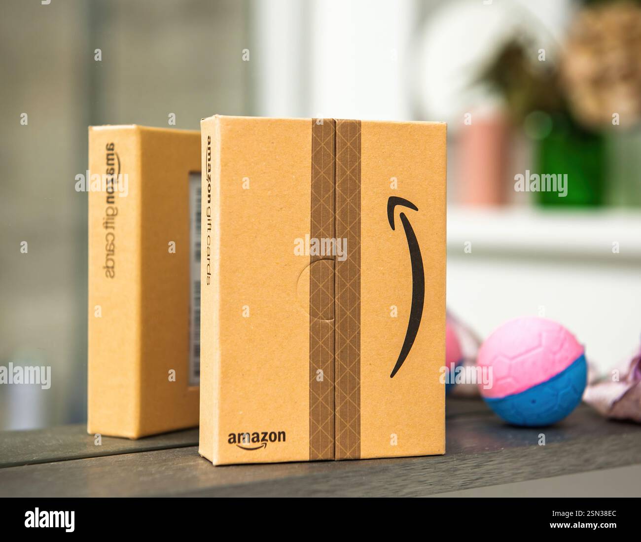 Vibrant shipping logo hi-res stock photography and images - Alamy