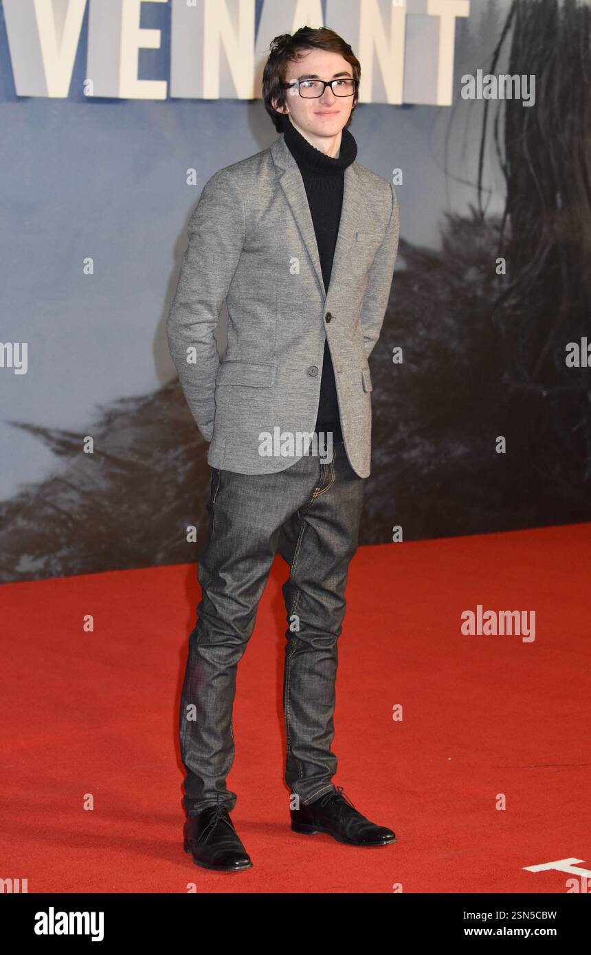 Isaac Hempstead Wright, "The Revenant" - UK Premiere, Empire Leicester ...