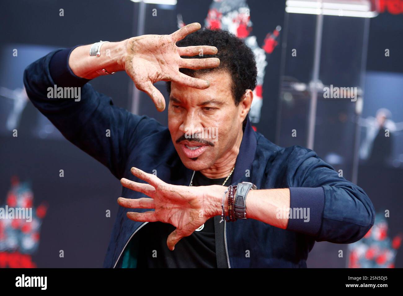 Lionel Richie poses at Lionel Richie's hand and footprint ceremony at ...