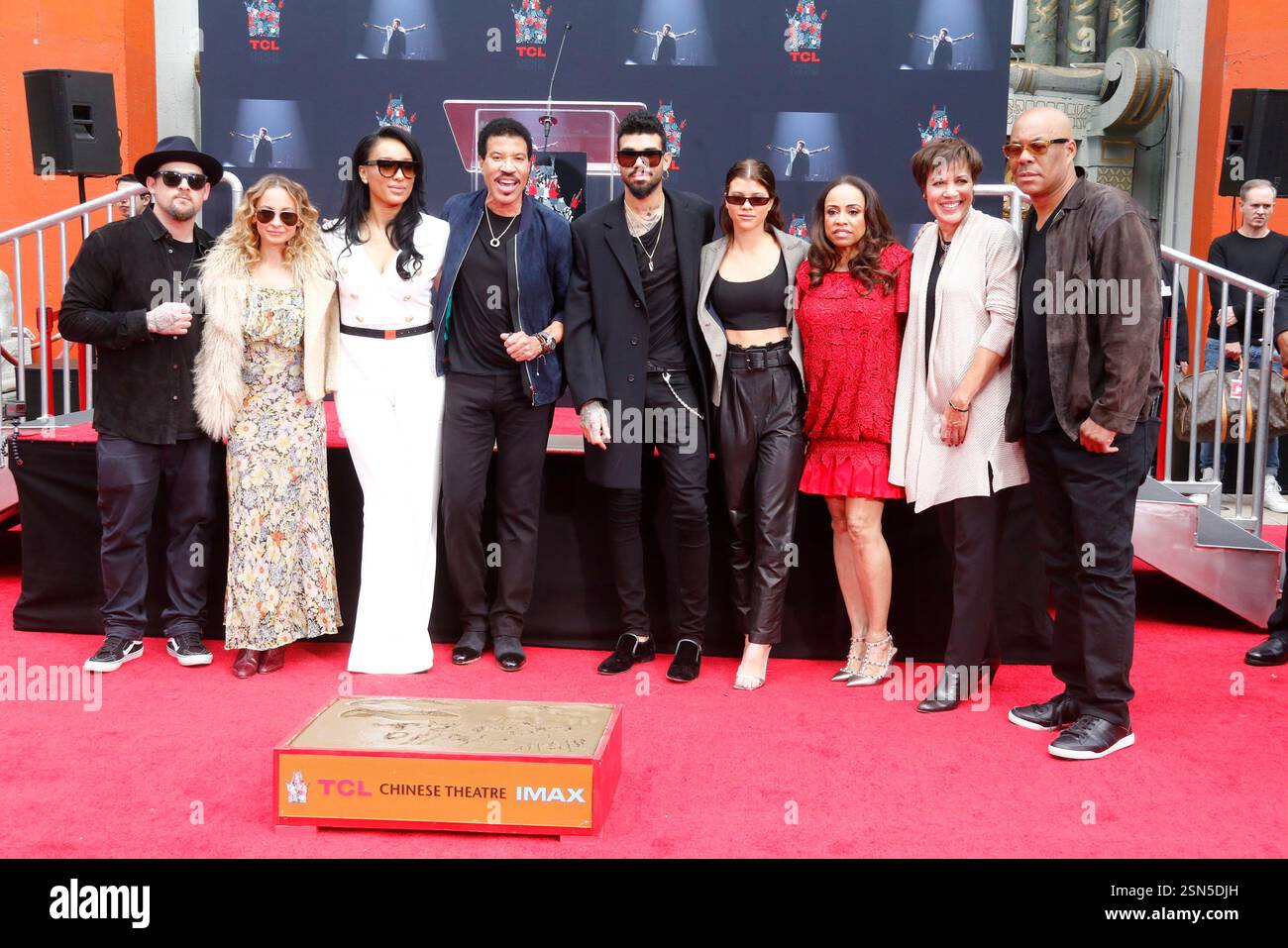 Joel Madden (l-r), Nicole Richie, Lisa Parigi, Lionel Richie, Miles ...