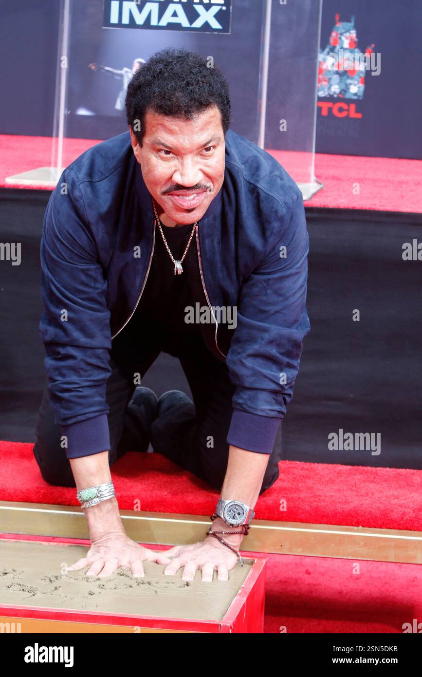 Lionel Richie poses at Lionel Richie's hand and footprint ceremony at ...