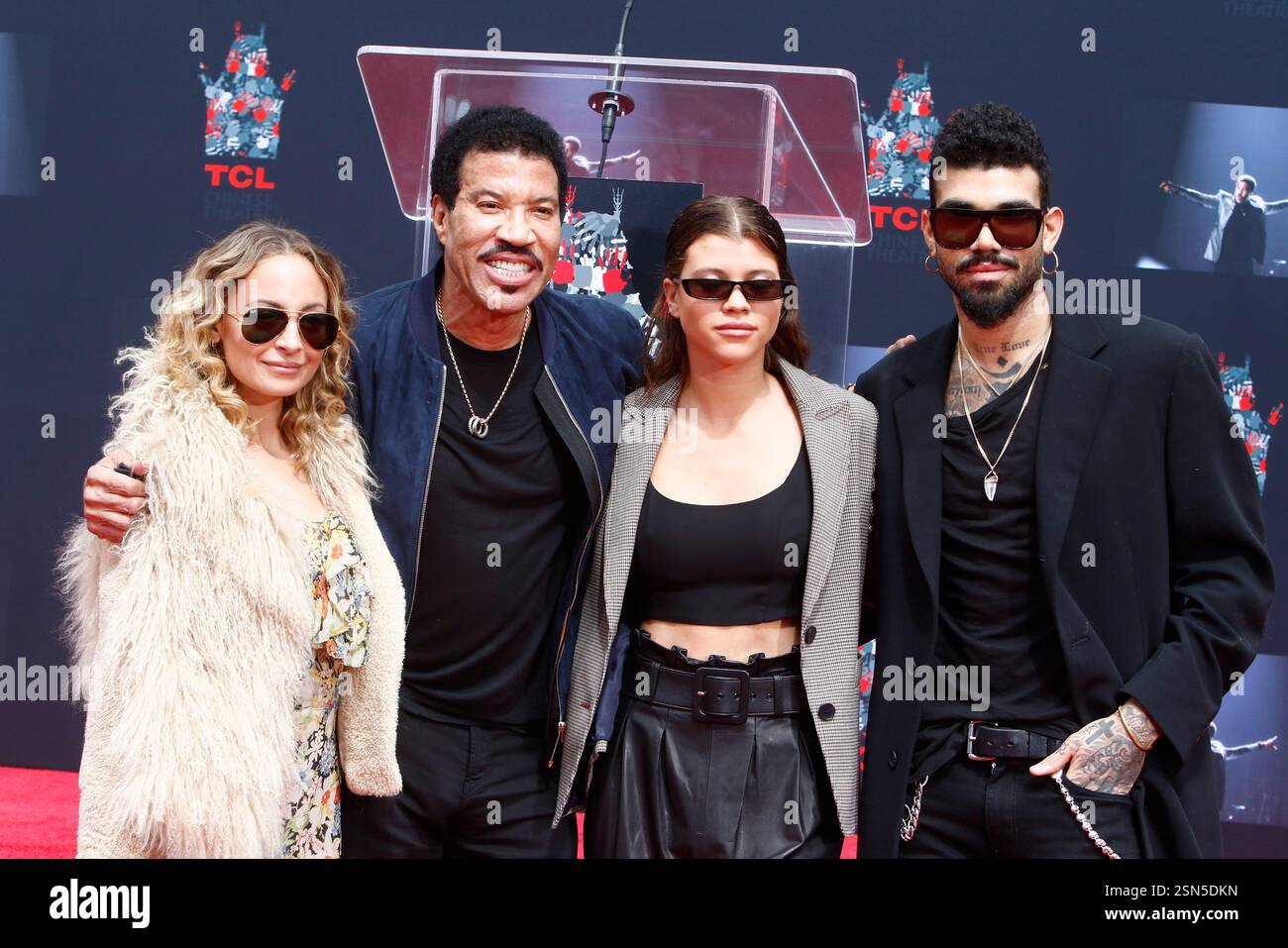 Nicole Richie (l-r), Lionel Richie, Sofia Richie and Miles Richie pose ...