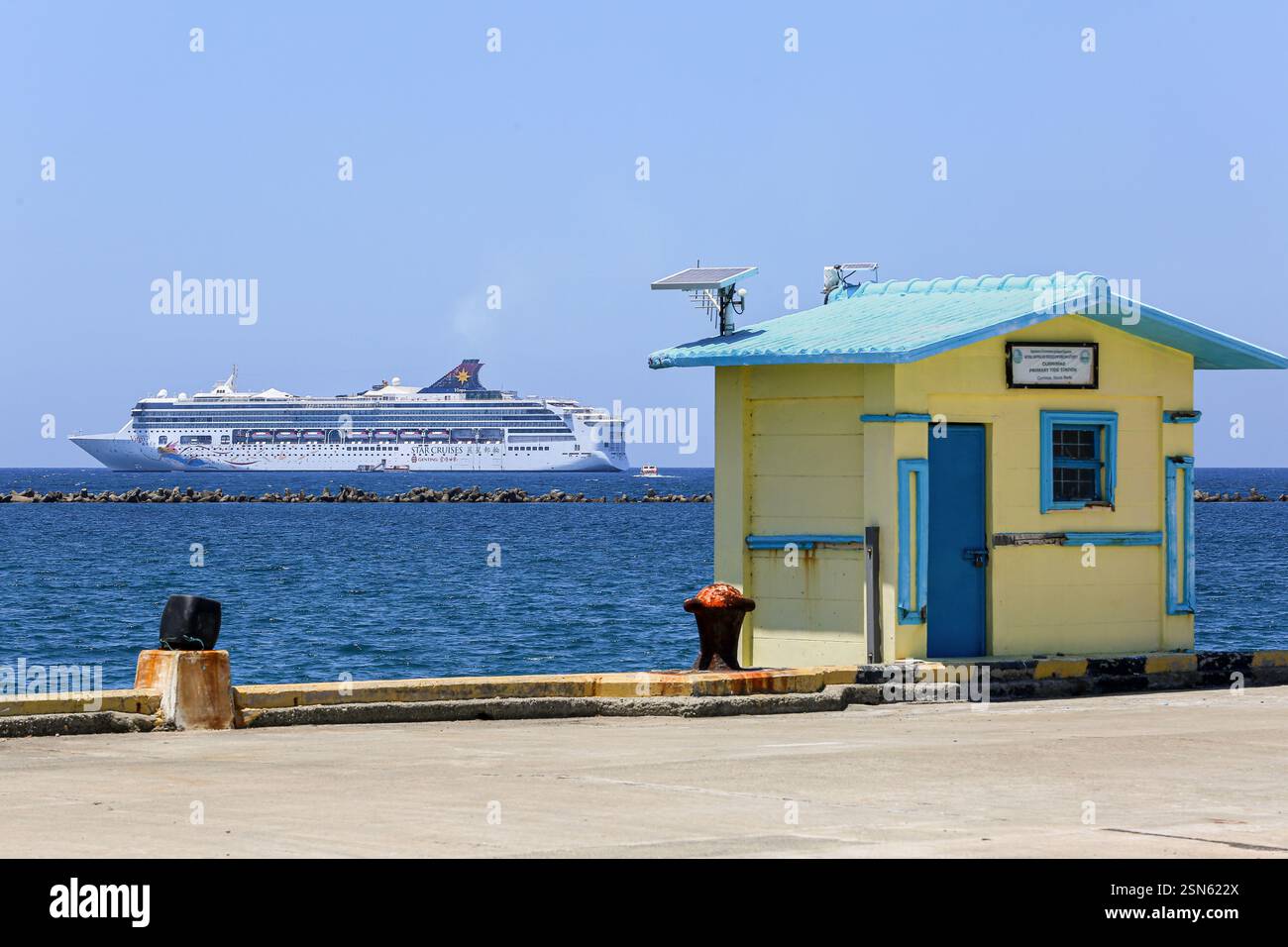 Popular ports hi-res stock photography and images - Alamy