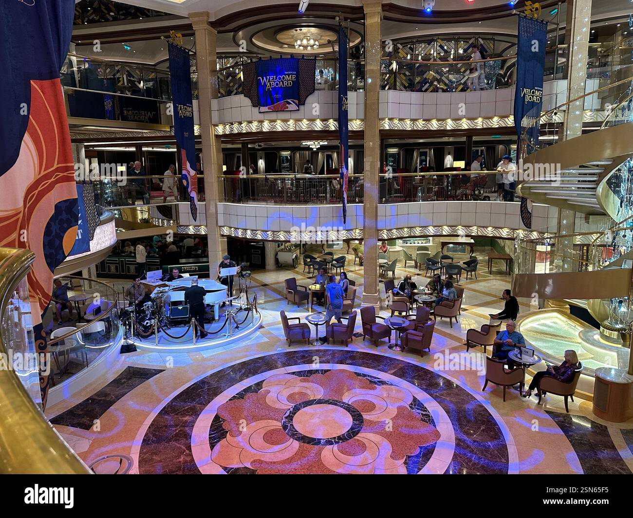 Enchanted princess ship hi-res stock photography and images - Alamy