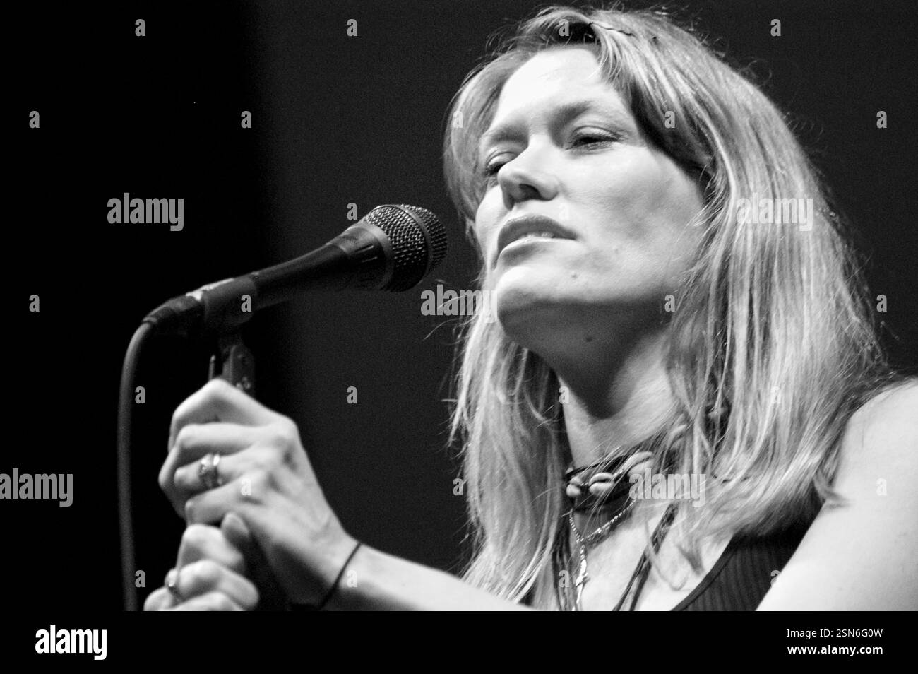 2003 pregnant Black and White Stock Photos & Images - Alamy