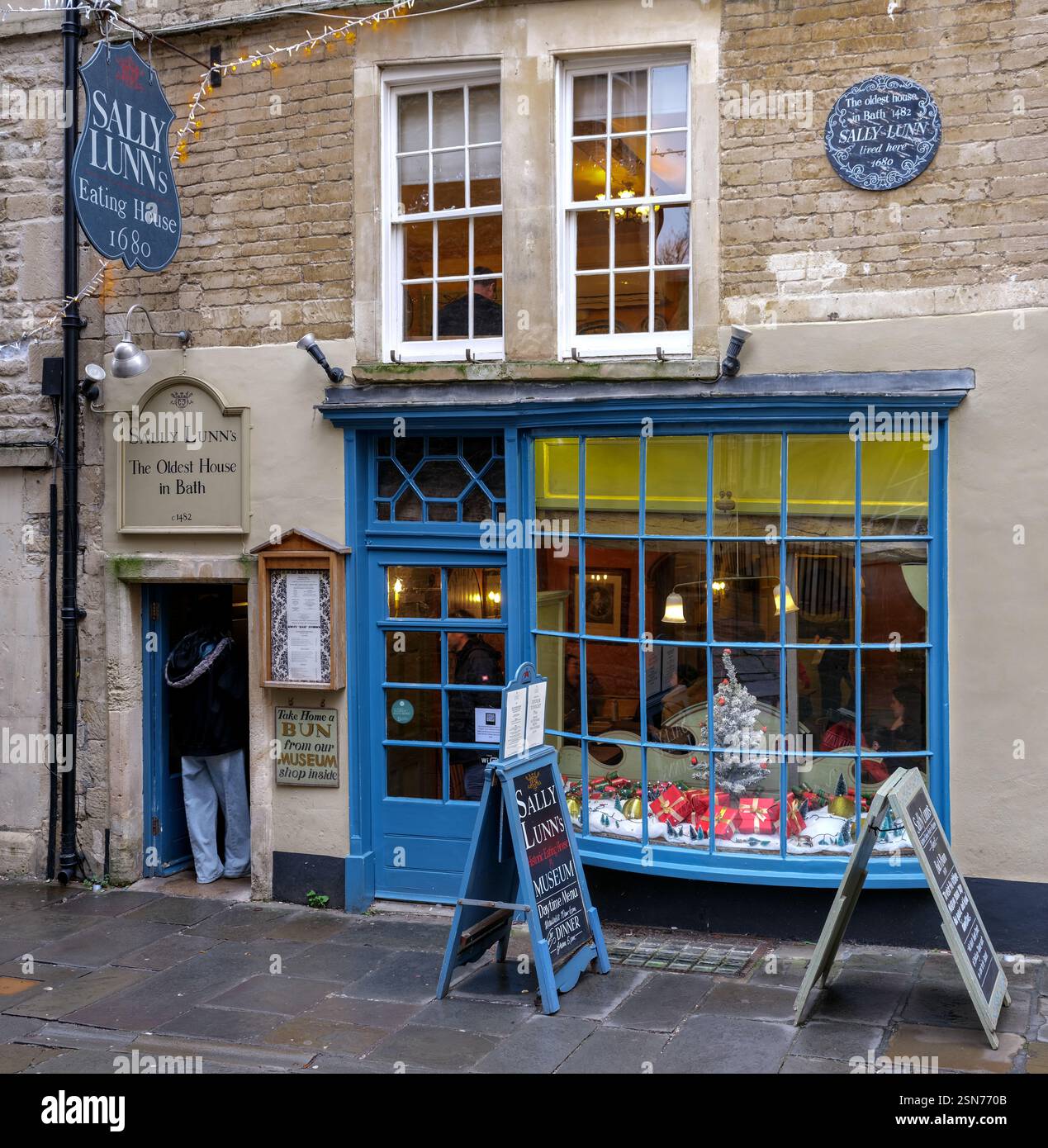Sally Lunn's bun shop a renowned eating house and purportedly the ...
