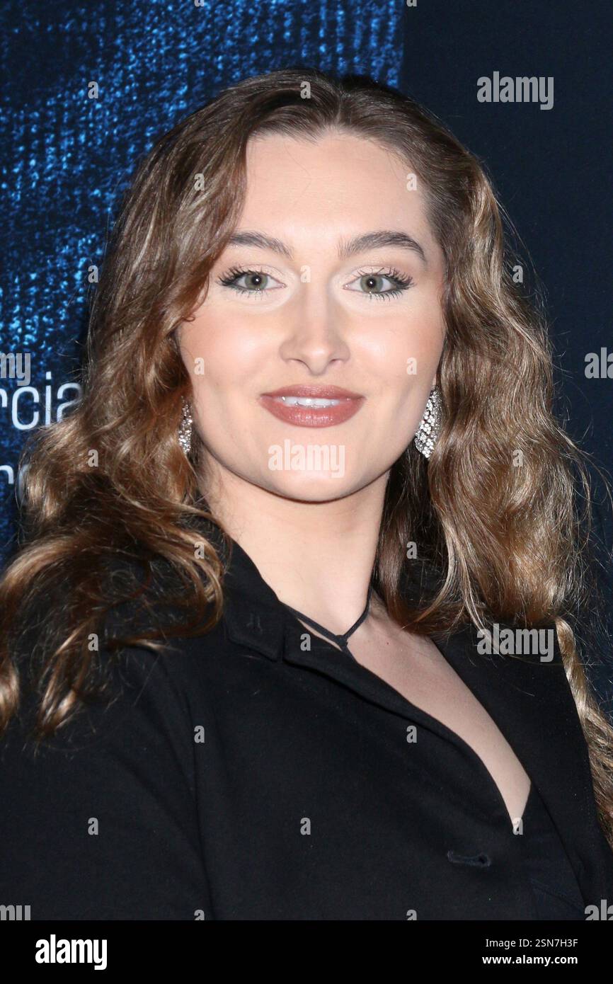 Ca. 05th Feb, 2025. Kelly Lynn Reiter at arrivals for RENNER Premiere ...