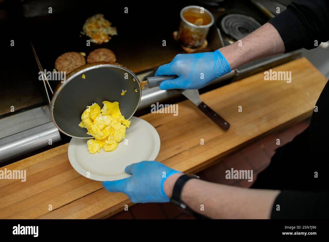 Chris Barton plates scrambled eggs at the Pepper Pod Restaurant ...