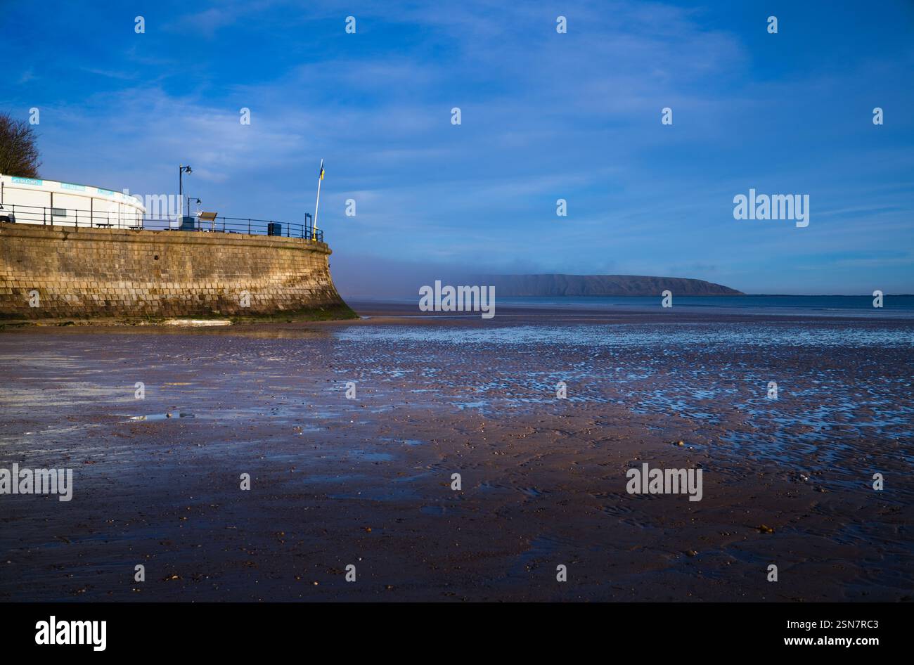 High wall beach hi-res stock photography and images - Alamy