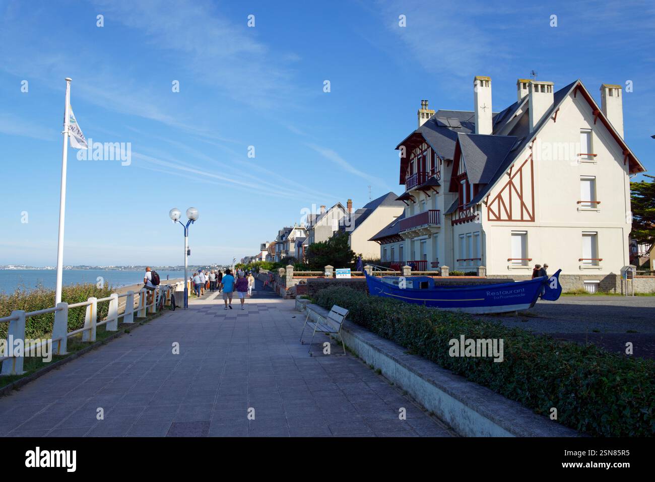 Promenade François Guimbaud in Jullouville (Manche, Normandy, France ...