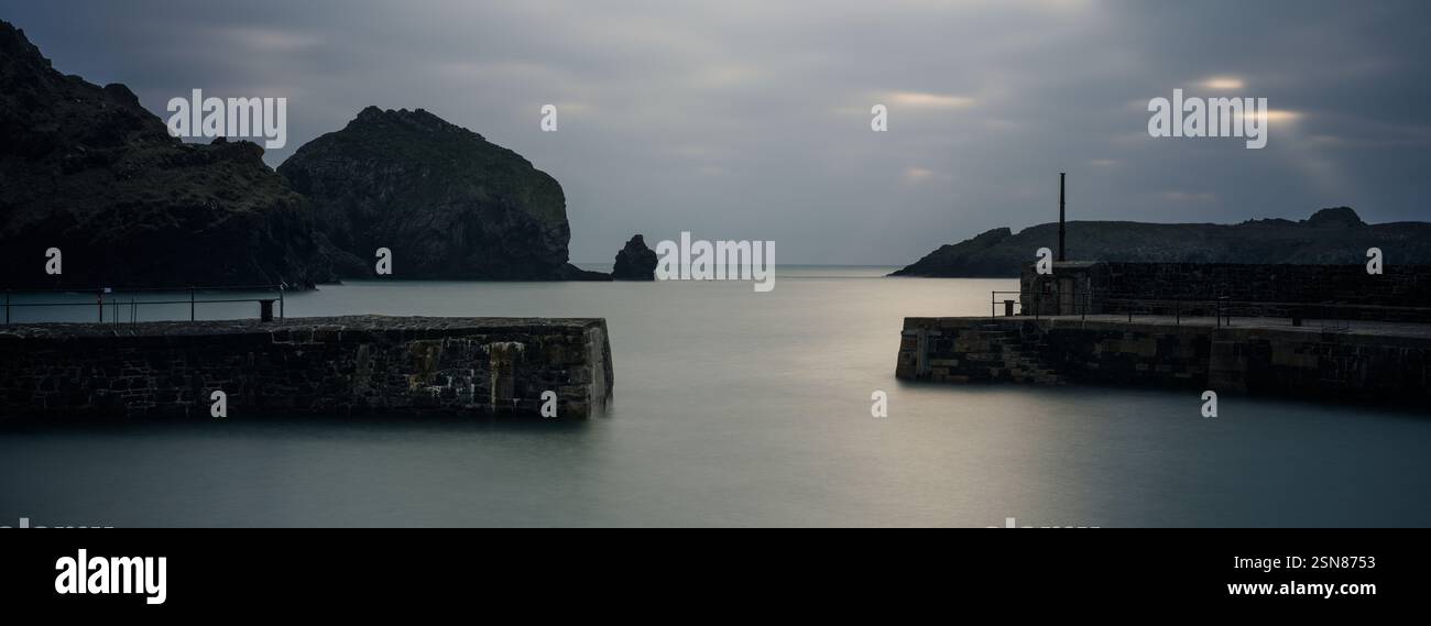 MULLION HARBOUR MULLION COVE PORTH MELLIN LIZARD PENINSULA CORNWALL ...