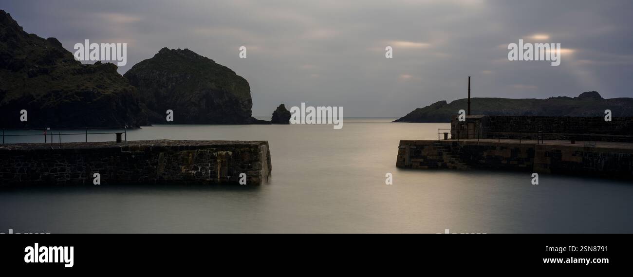 MULLION HARBOUR MULLION COVE PORTH MELLIN LIZARD PENINSULA CORNWALL ...