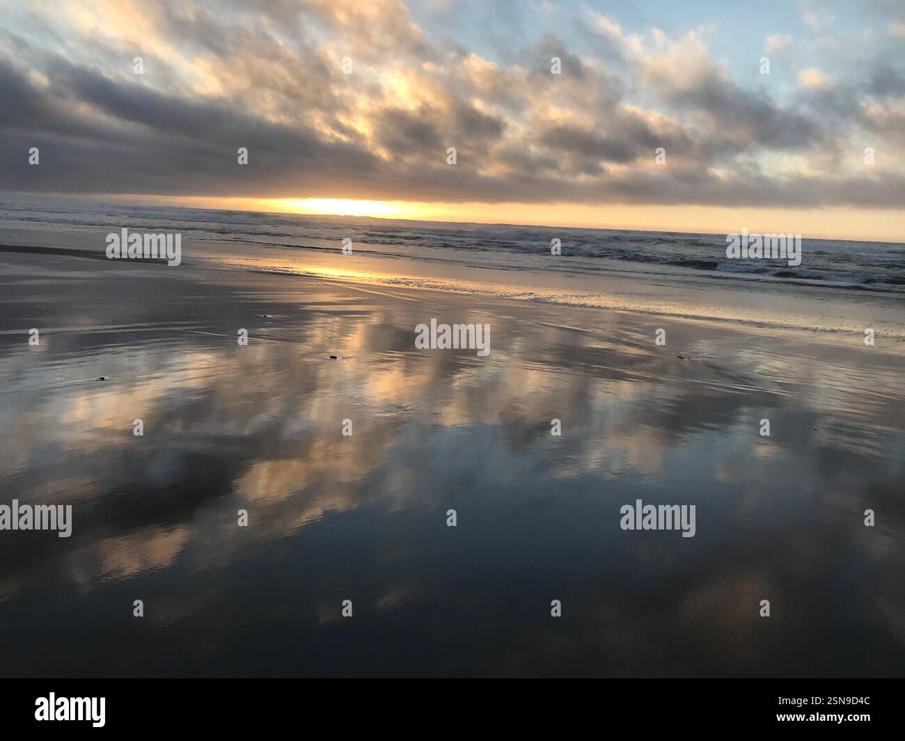 Sandy beach walk hi-res stock photography and images - Alamy