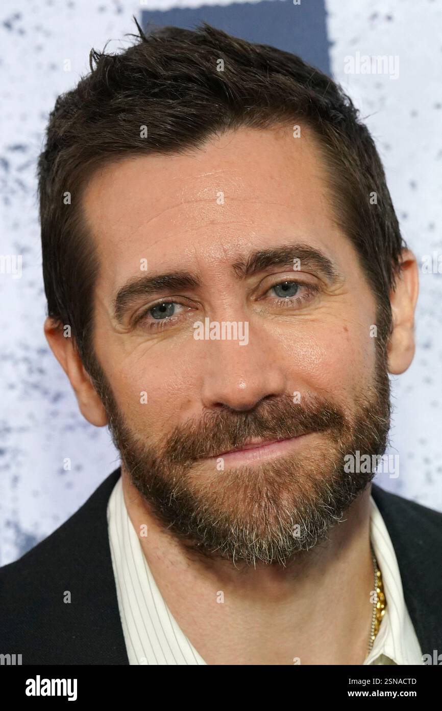 Ny. 10th Feb, 2025. Jake Gyllenhaal Photo Call for OTHELLO Broadway ...