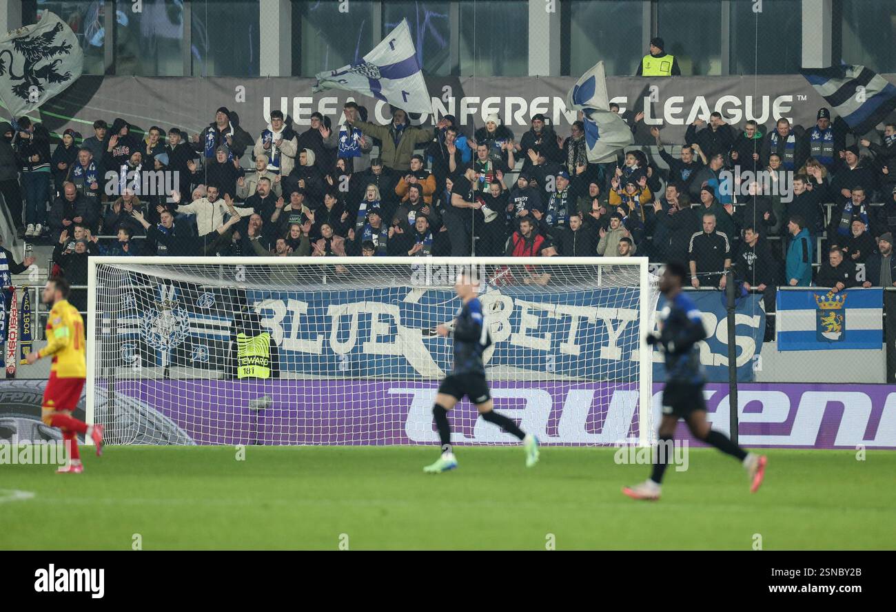 Backa Topola, Serbia. 13th Feb, 2025. TSC Fans enjoy the atmosphere ...