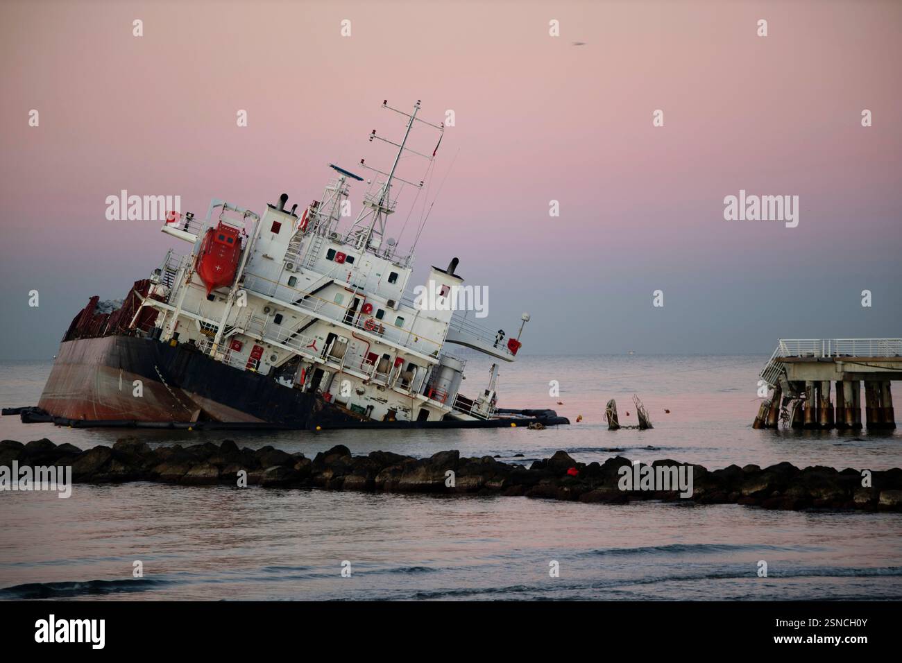 Ship disaster of the merchant ship sunk in Marina di Massa that ...