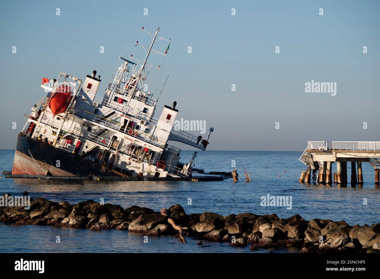 Ship disaster of the merchant ship sunk in Marina di Massa that ...