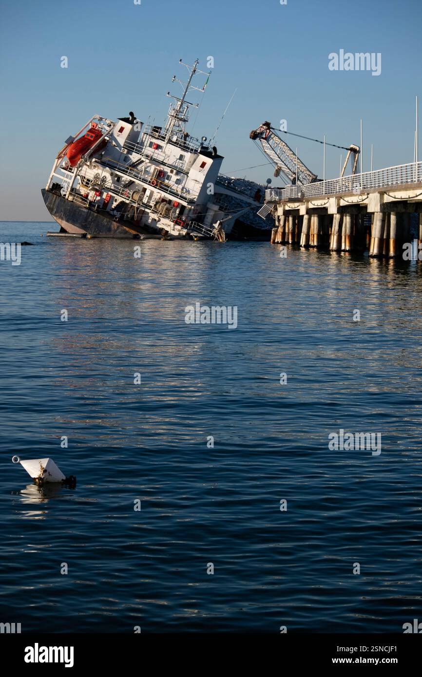Ship disaster of the merchant ship sunk in Marina di Massa that ...