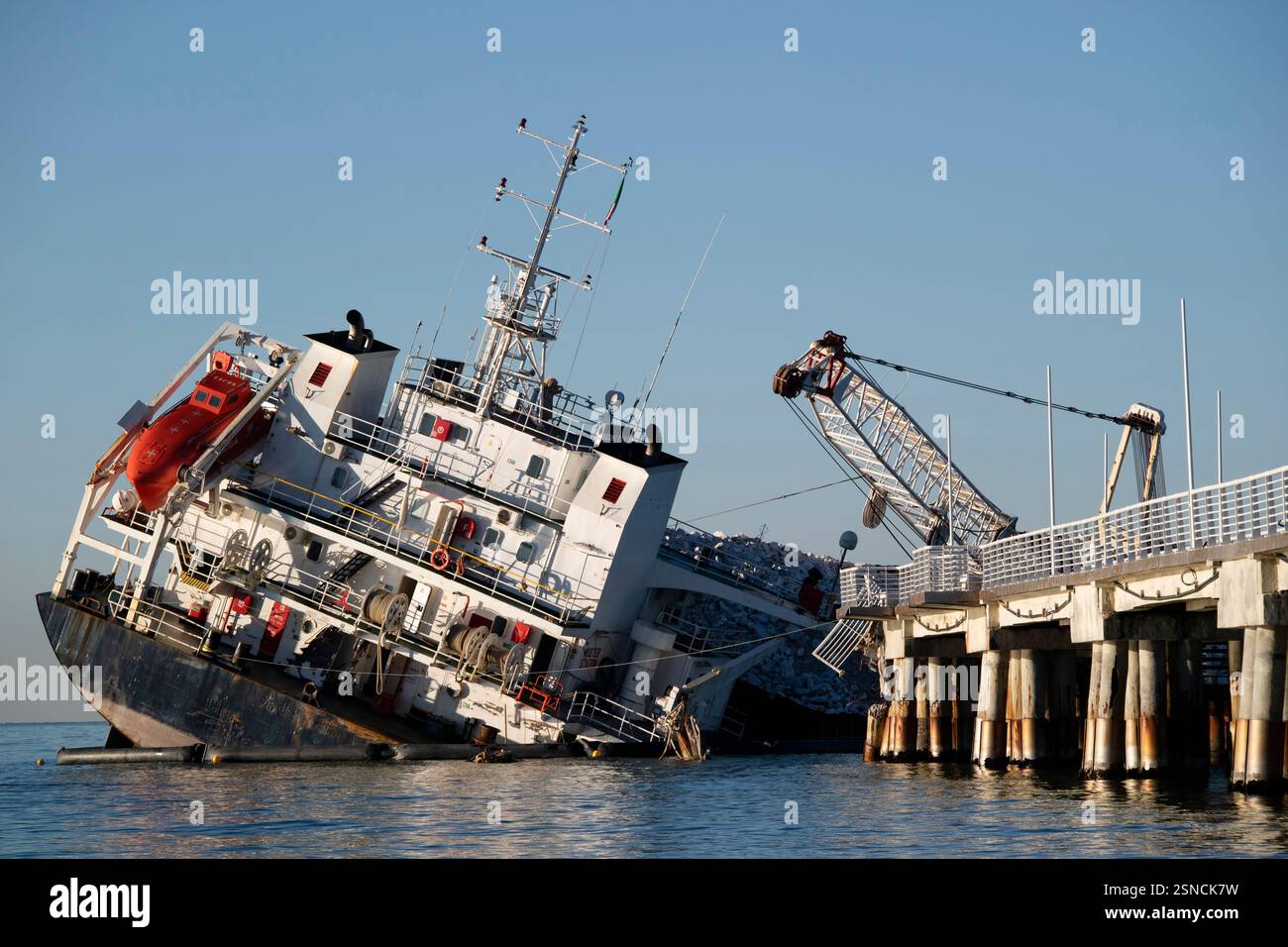 Ship disaster of the merchant ship sunk in Marina di Massa that ...